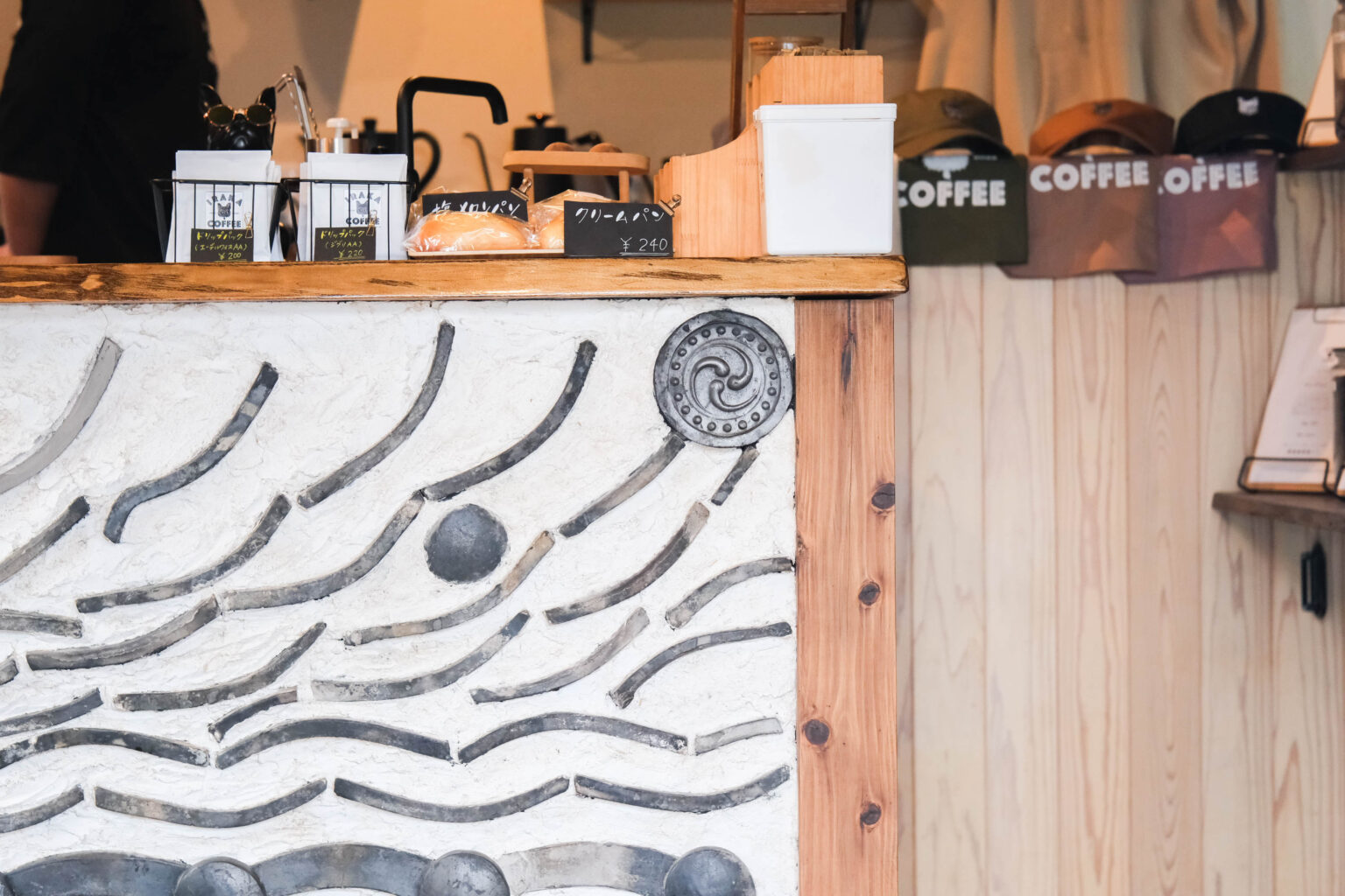 「IRAKA COFFEE（イラカコーヒー）」気さくで明るい店長さんと愛犬ブブくんが評判のコーヒーテイクアウト専門店 | あちこち | リビング新聞の編集ライターが届ける鹿児島のおでかけ情報