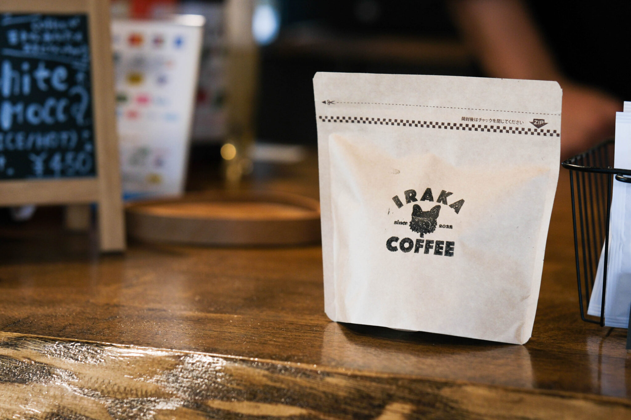 「IRAKA COFFEE（イラカコーヒー）」気さくで明るい店長さんと愛犬ブブくんが評判のコーヒーテイクアウト専門店 | あちこち | リビング新聞の編集ライターが届ける鹿児島のおでかけ情報