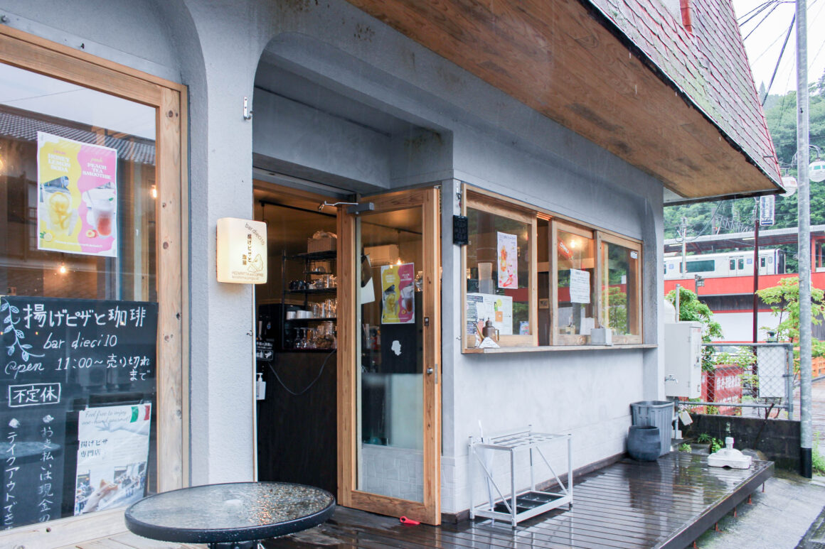 【霧島神宮駅】「揚げピザと珈琲 bar dieci10」（バール ディエチ）食べ歩きにぴったりなイタリアのソウルフード | あちこち | リビング新聞の編集ライターが届ける鹿児島のおでかけ情報